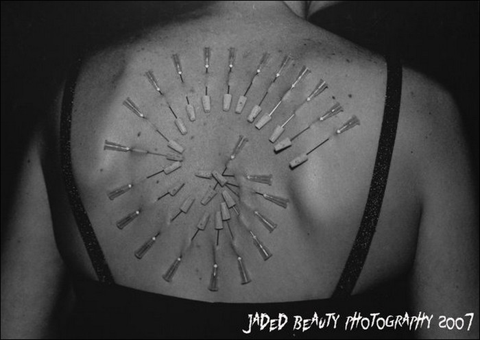 Play piercing: Needled bodies | Fun News